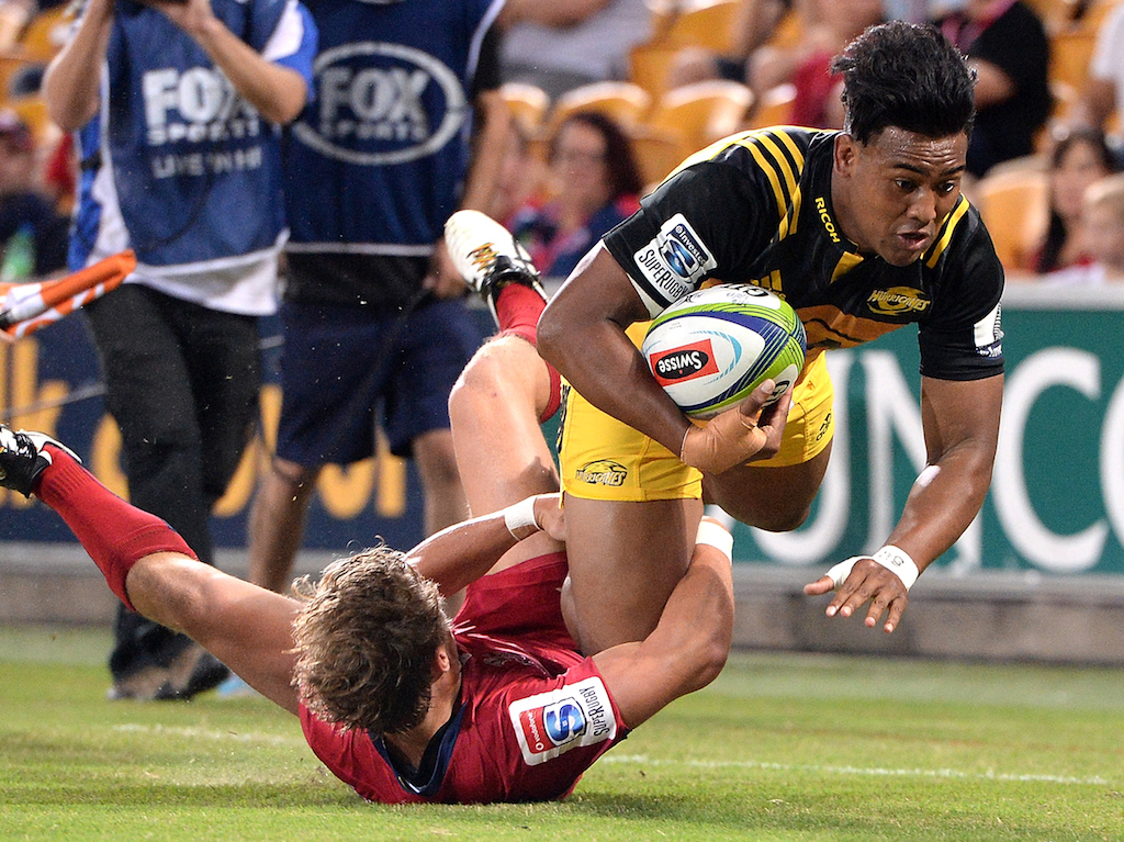 Hurricanes battle past fiery Reds | PlanetRugby