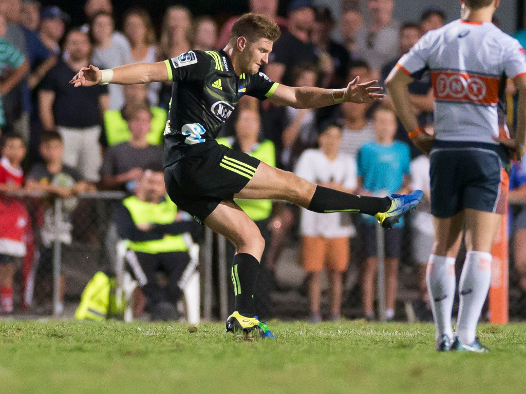 14-man Hurricanes prove too strong for Chiefs | PlanetRugby : PlanetRugby