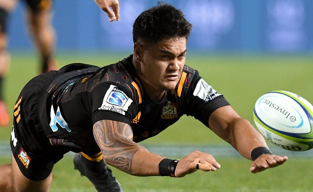 Promising centre Quinn Tupaea re-signs with the Chiefs | PlanetRugby ...