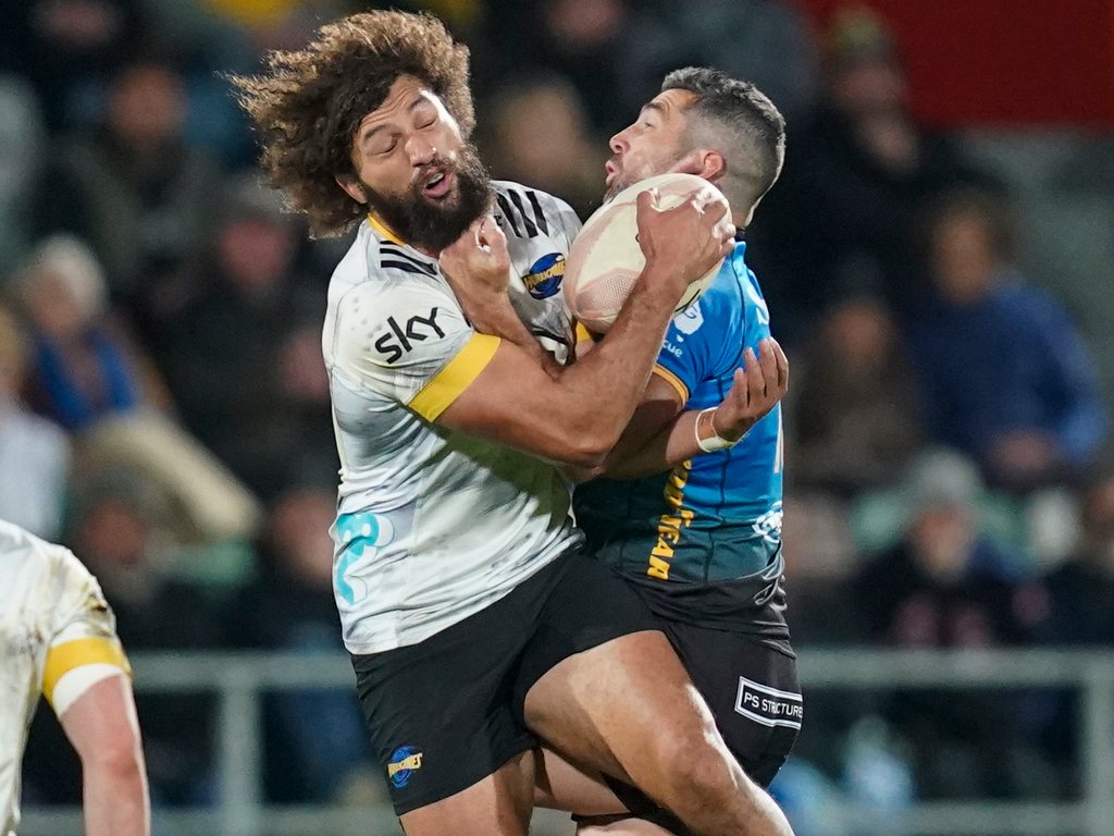 VIDEO: Seven-try Hurricanes cruise past Force | PlanetRugby : PlanetRugby