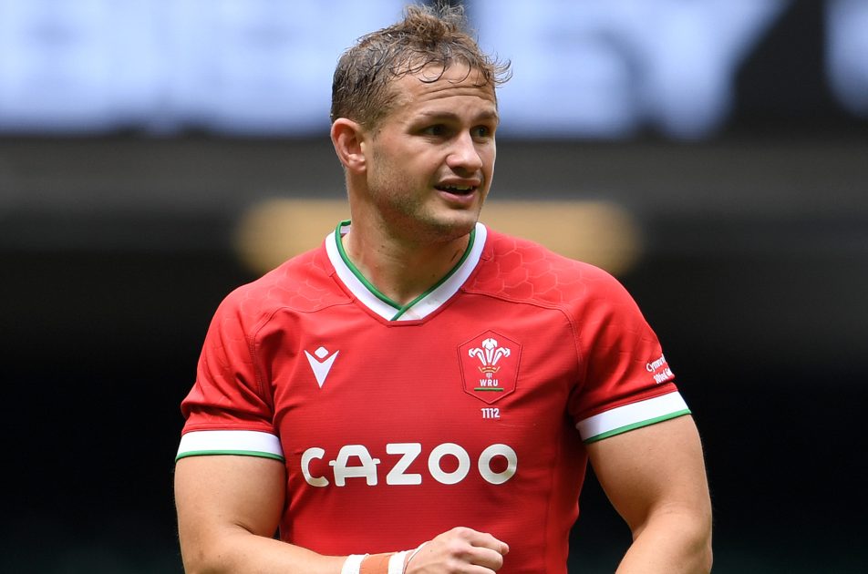 Hallam Amos to quit rugby to focus on medical career | PlanetRugby ...