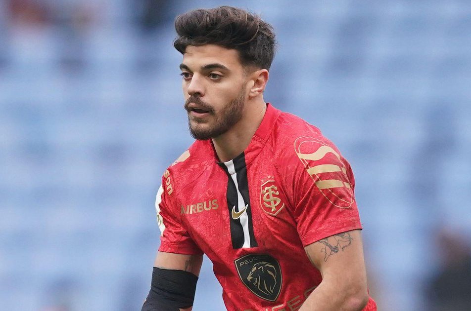 Romain Ntamack: France fly-half recommits to Toulouse : PlanetRugby