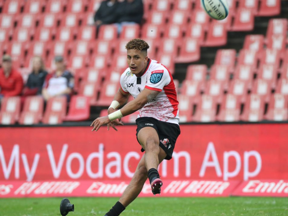 WATCH: Lions fly-half Jordan Hendrikse nails a 70-metre kick : PlanetRugby