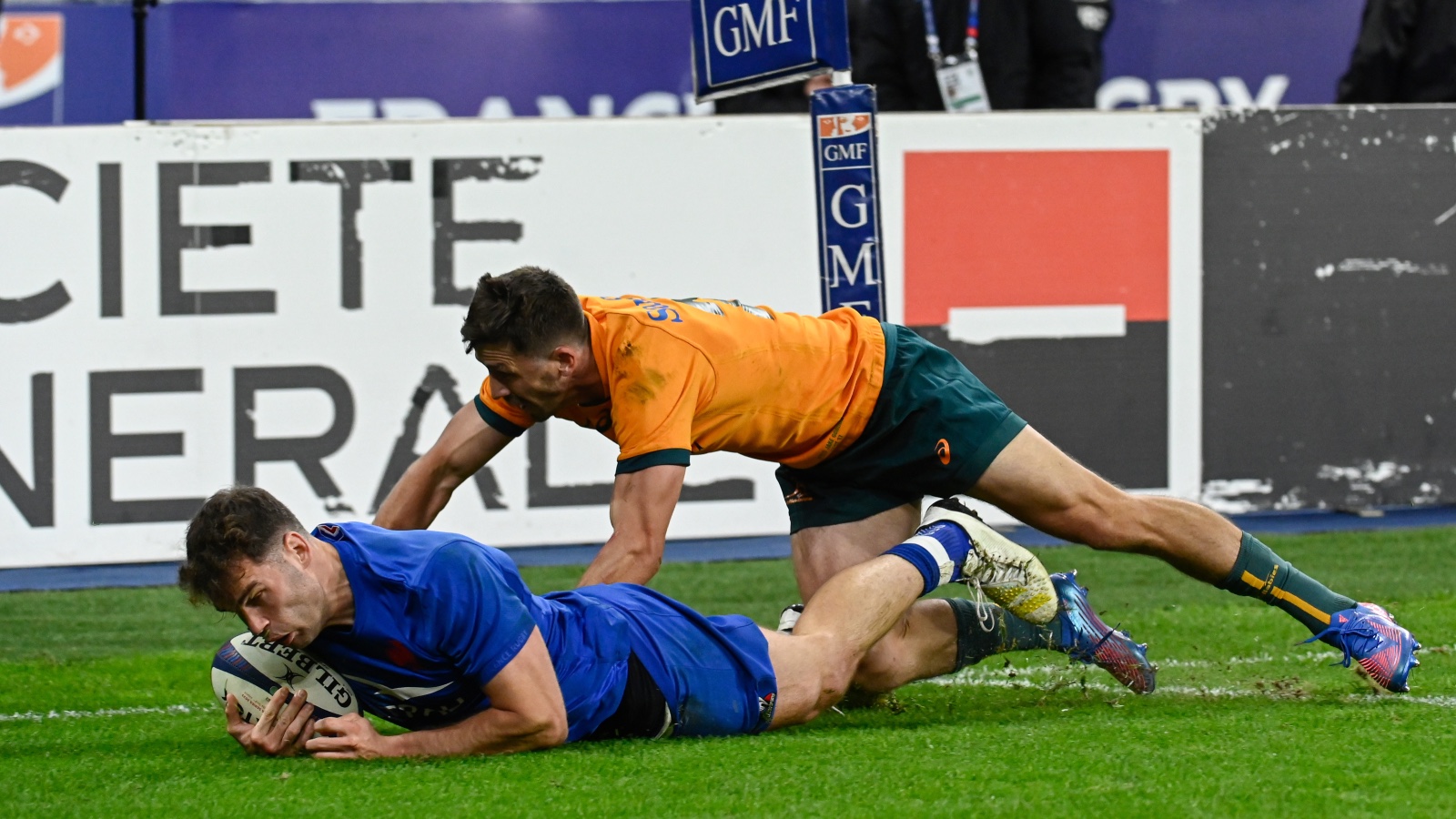 WATCH: Damian Penaud wins it for France with a magnificent late try ...